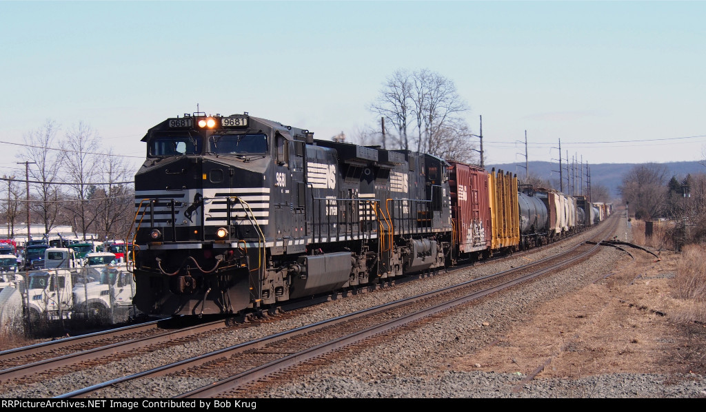 NS 9681 with westbound manifest freight